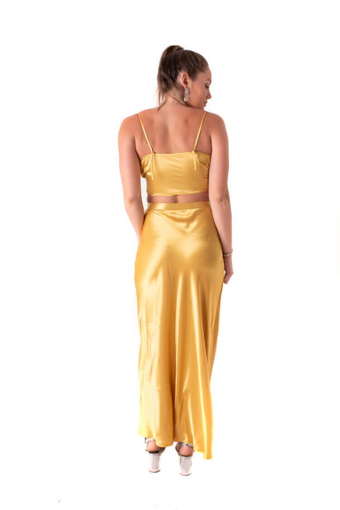 Arriendo de Conjunto crop top y pollera dorado de seda - Chic Dress Project